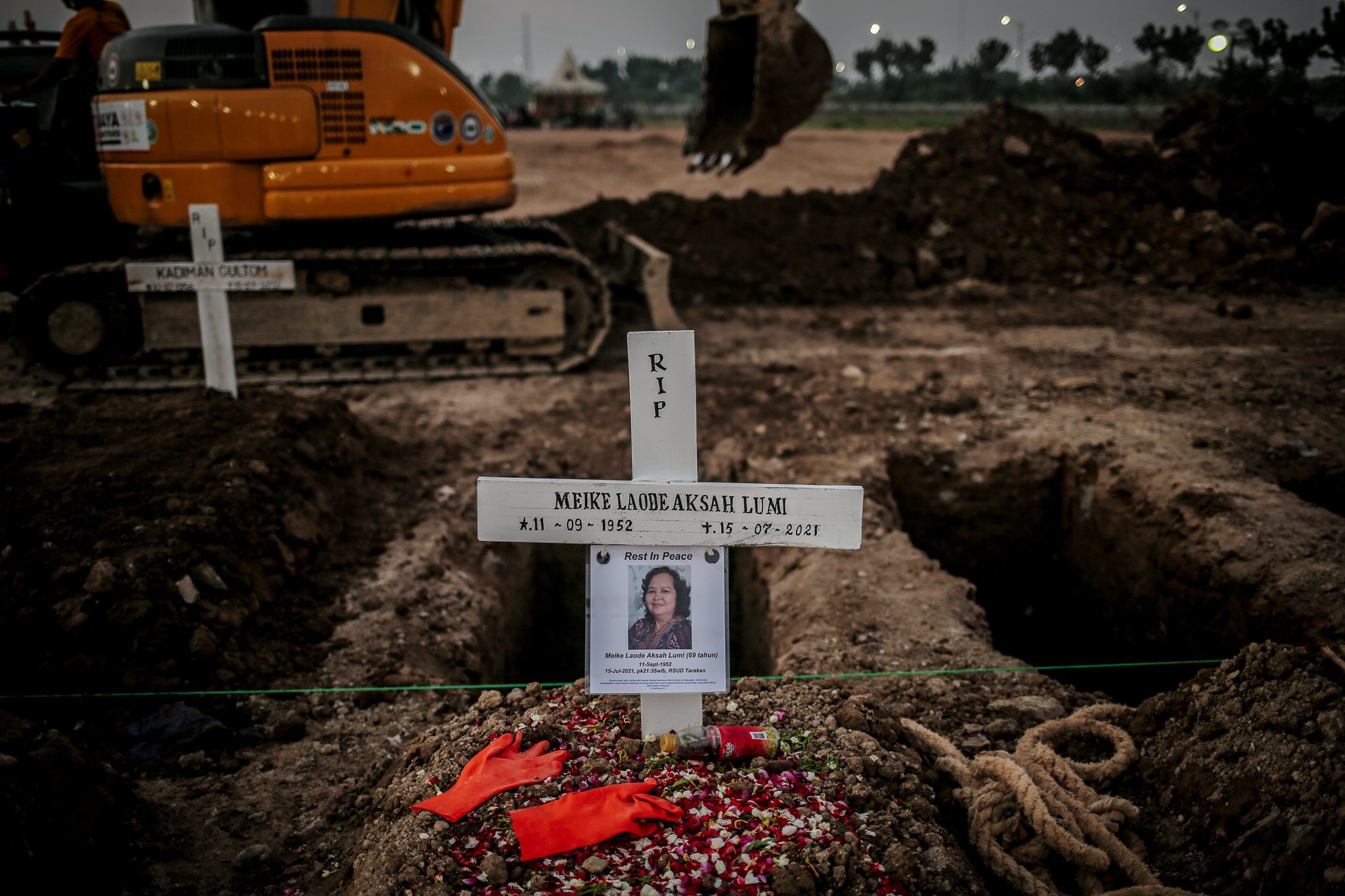 Foto: Merawat Ingatan di TPU Khusus Covid-19 Rorotan - Foto Katadata.co.id