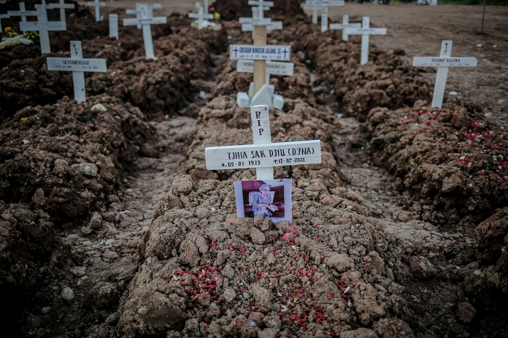 Foto: Merawat Ingatan di TPU Khusus Covid-19 Rorotan - Foto Katadata.co.id