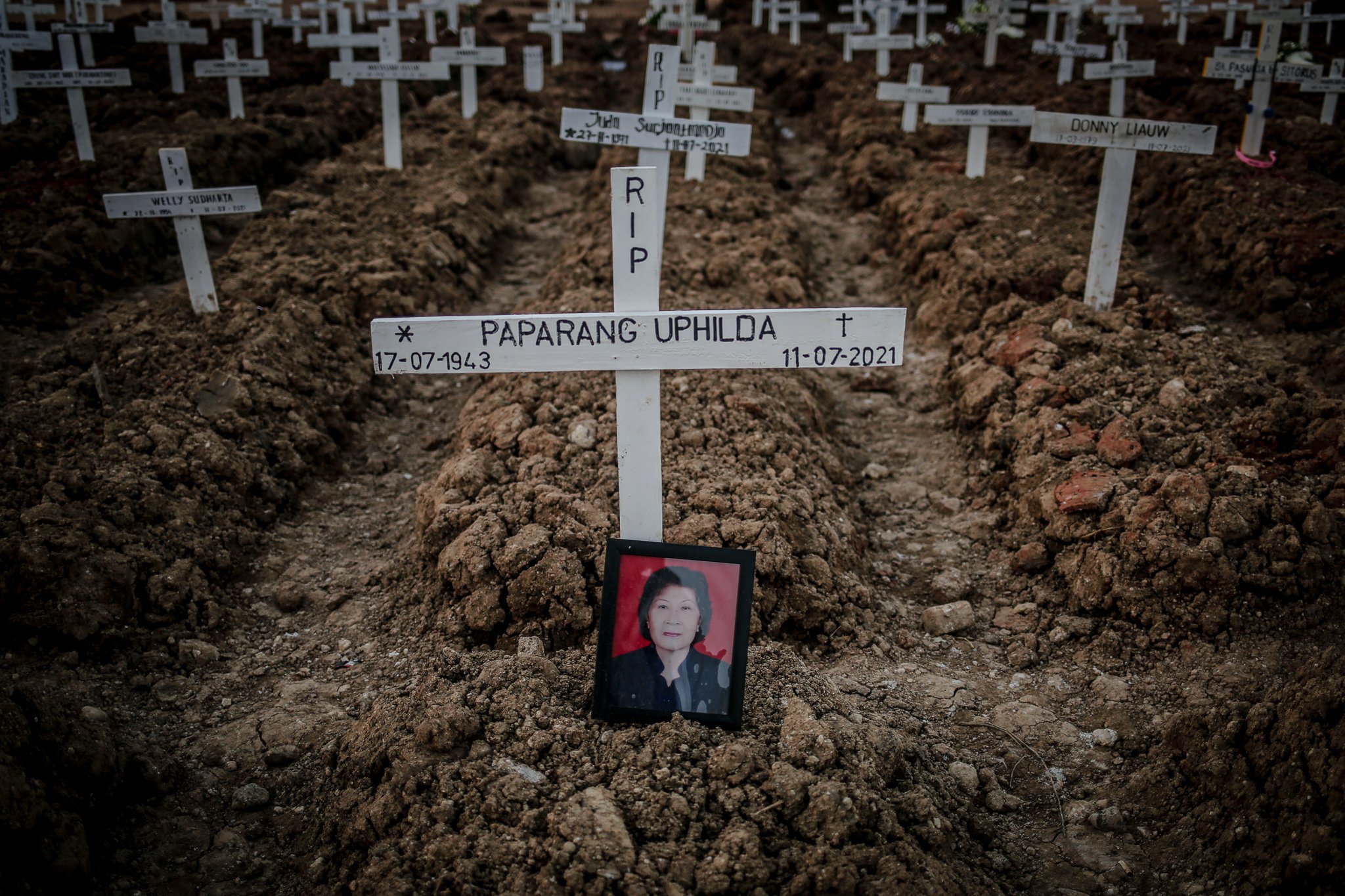 Foto: Merawat Ingatan di TPU Khusus Covid-19 Rorotan - Foto Katadata.co.id