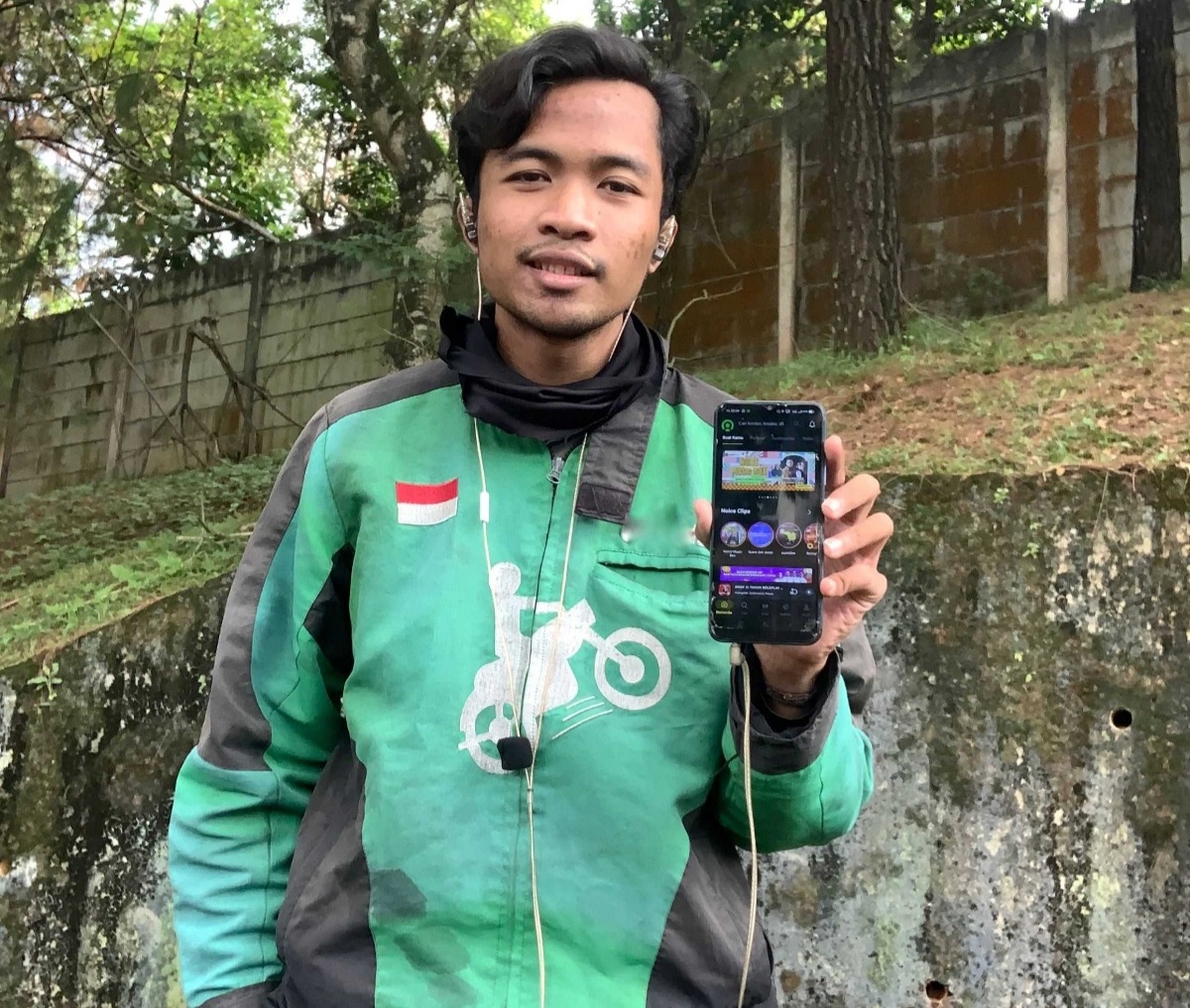 Pengemudi Ojol Mulai Banting Setir Jadi Kreator Konten - Teknologi Katadata.co.id