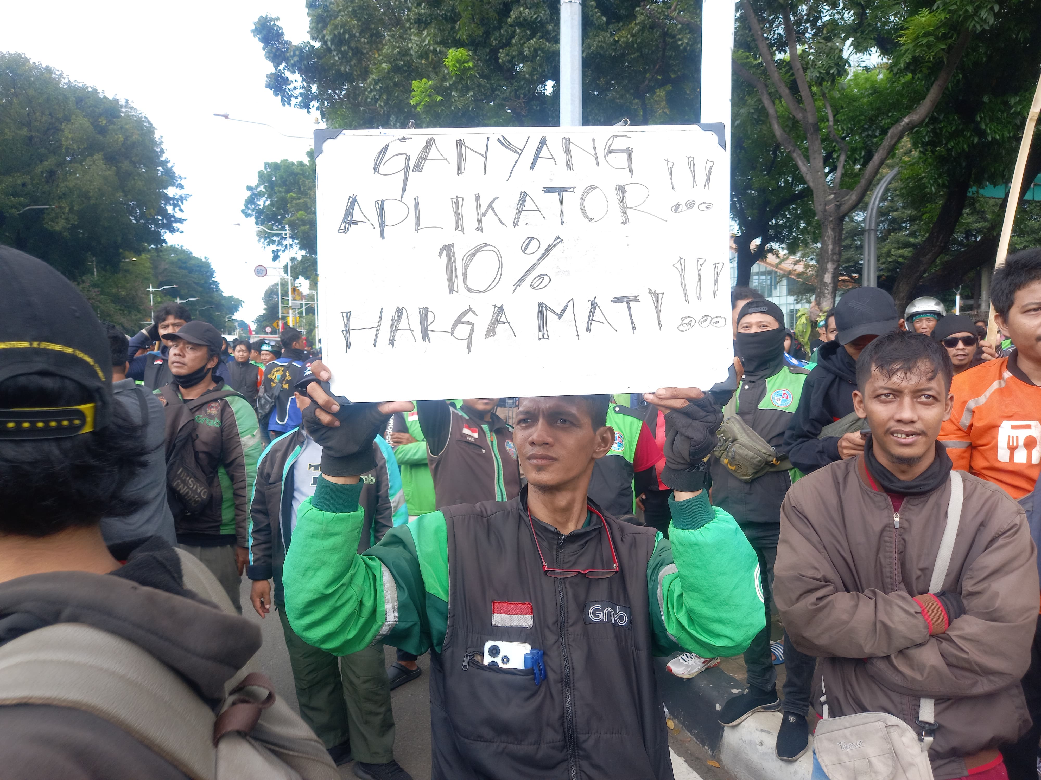 Isi Tuntutan Demo Ojol Hari ini: Ini Lokasi dan Penyebab Demo Ojol di Jakarta - Varia Katadata.co.id