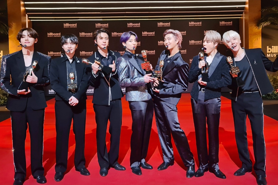Profil dan Fakta Menarik Member BTS Lengkap Perjalanan Kariernya ...
