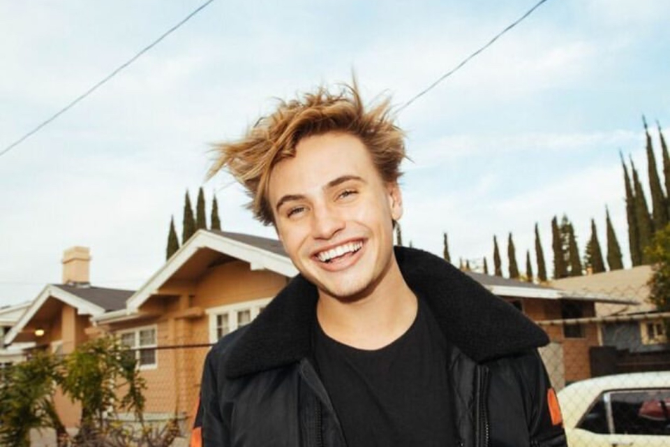 Aktor Daniel Mickelson Meninggal Misterius di Usia 23 Tahun - Hits ...