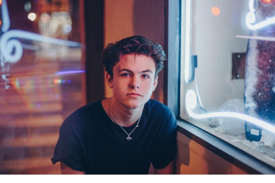 10 Fakta Blake Richardson New Hope Club, Pacari Bailee Madison - Hits ...