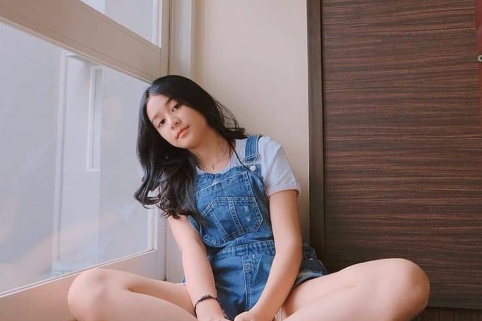 Profil dan Biodata Alin Fauziah, Pemeran Lolly 'Dari Jendela SMP' - Hits Katadata.co.id