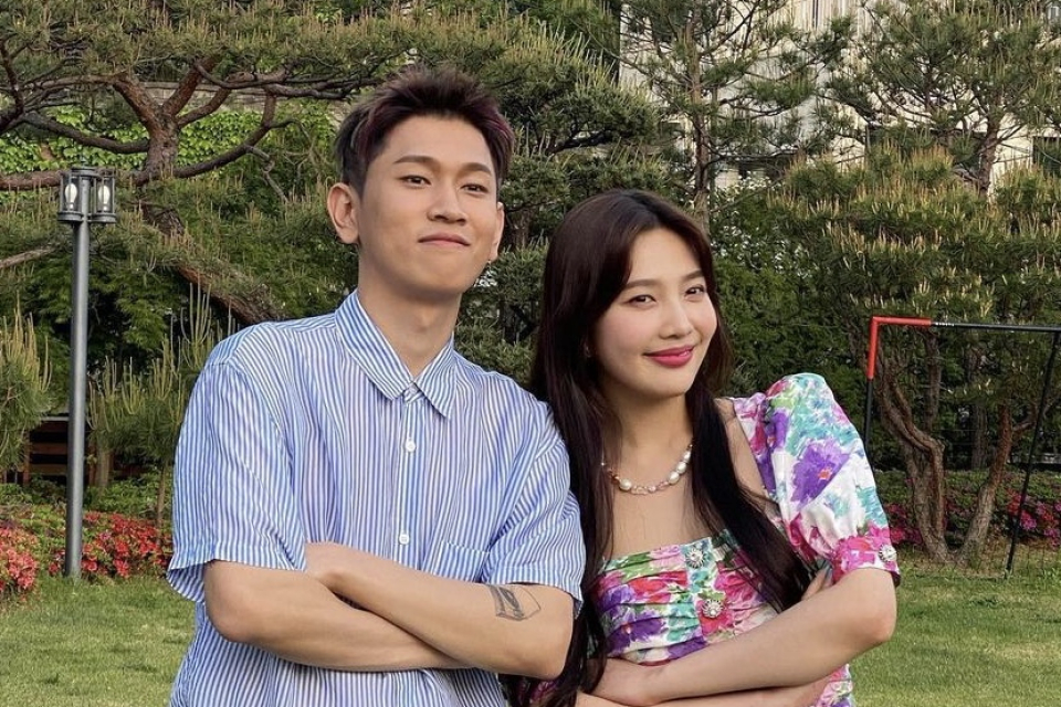 Crush Unggah Instagram Story Diduga untuk Joy Red Velvet, Fans: Bucin! - Korea Katadata.co.id