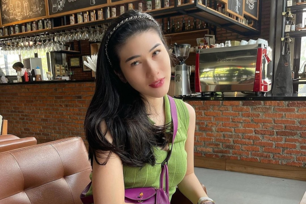 Profil dan Biodata Stevie Agnecya: Agama, Kisah Mualaf, Suami Pilot ...