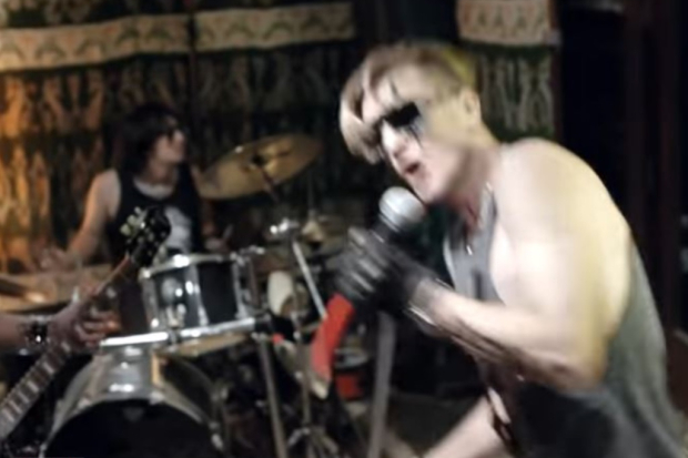 Fakta di Balik Lagu Aku Lapar, Bule Prancis Viral di TikTok - Hits ...