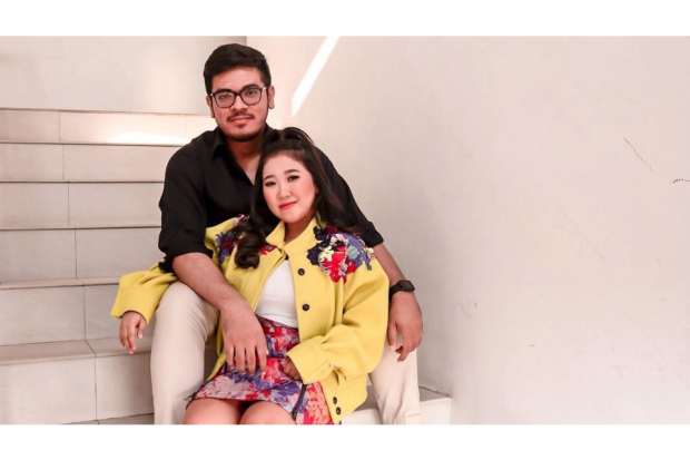 Kisah Cinta Kiky Saputri-Agus Priyono, Kenalan dari Tinder Kini Putus - Hits Katadata.co.id