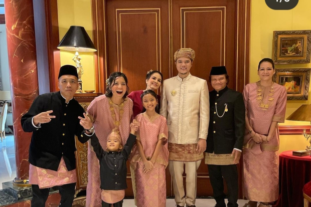 Profil dan Biodata Melanie Subono: Agama, Suami, Cucu BJ Habibie - Hits ...