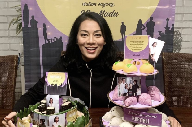 Profil dan Biodata Dee Lestari: Agama, Suami, Buku, Lagu, Prestasi, IG ...