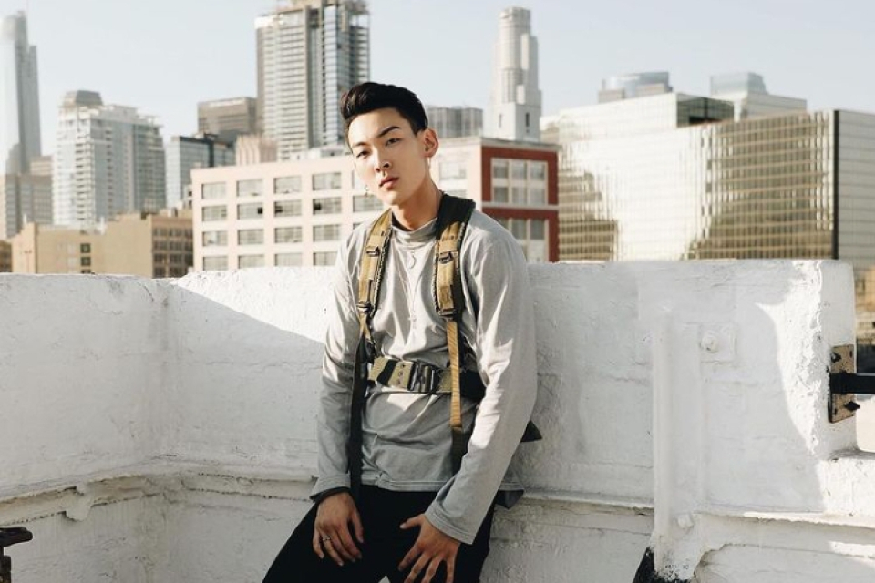 Profil dan Biodata Justin Park: Soloist Viral Karena Jungkook BTS ...