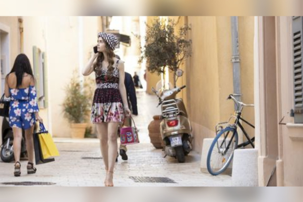 9 OOTD Emily In Paris Season 2 yang Bisa Jadi Inspirasi - Lifestyle ...