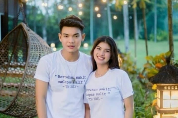 Kisah Cinta Tri Suaka dan Nabila Maharani, Rekan Duet Kini Menikah - Hits Katadata.co.id