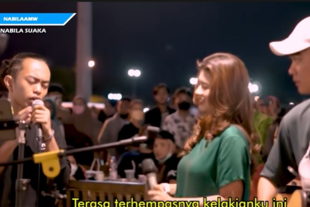 Lirik Lagu Buih Jadi Permadani - Nabila Maharani, Zidan dan Tri Suaka - Hits Katadata.co.id