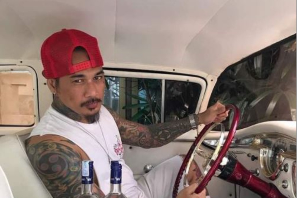 Jerinx SID Tuding Adam Deni Acungkan Jari Tengah ke Foto Jokowi - Hits ...