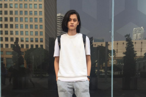 Rizal Rama, Model Asal Surabaya Debut di Milan Fashion Week 2022 ...