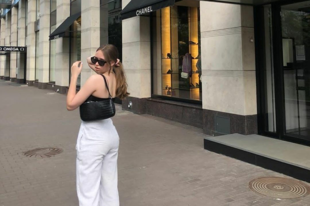 10 Potret Luiza Rozova, Model Diduga Anak Rahasia Vladimir Putin - Hits ...