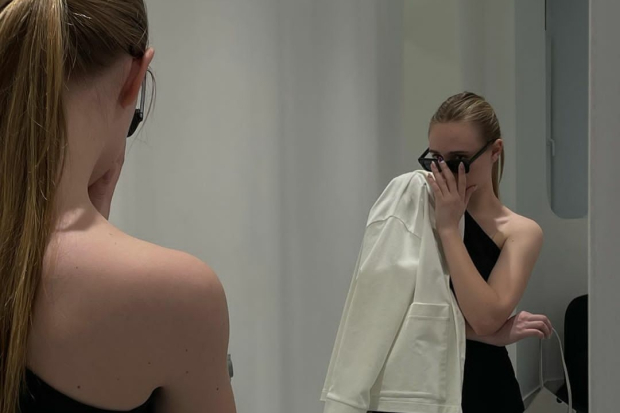 10 Potret Luiza Rozova, Model Diduga Anak Rahasia Vladimir Putin - Hits ...