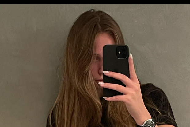 10 Potret Luiza Rozova, Model Diduga Anak Rahasia Vladimir Putin - Hits ...