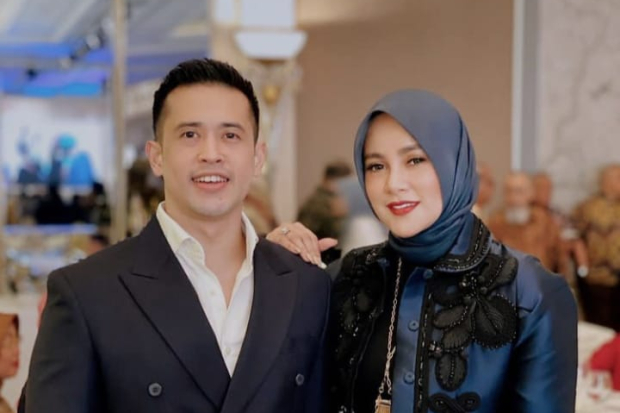 Profil dan Biodata Aufar Hutapea: Agama, Umur, Bisnis, Kasus, Cerai - Hits Katadata.co.id