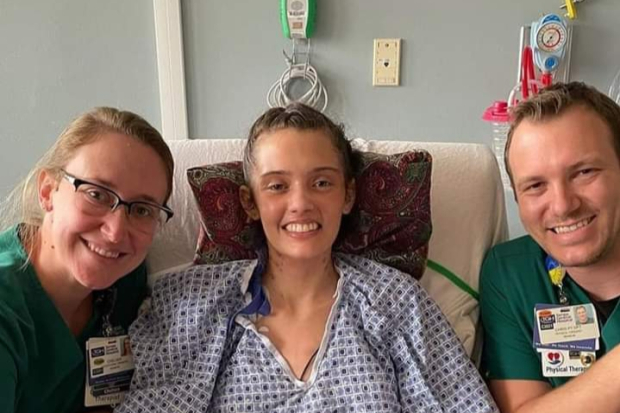 7 Fakta Claire Bridges, Model yang Kakinya Diamputasi karena Covid-19 ...