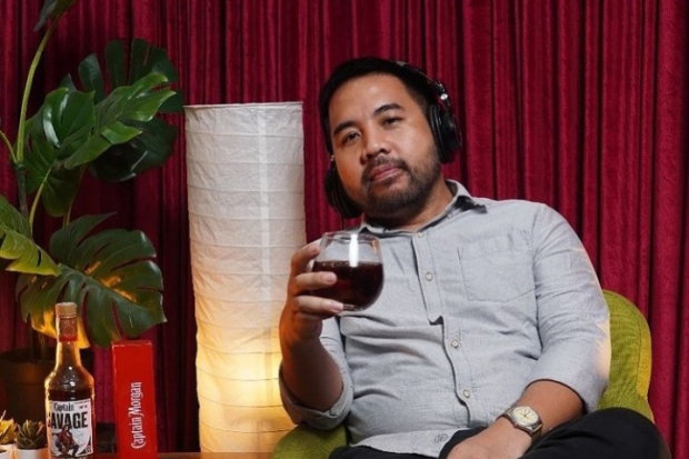 Profil dan Biodata Adriano Qalbi: Karier, Film, Dijuluki Bapak Podcast - Hits Katadata.co.id