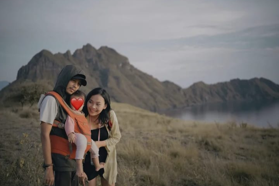 Alasan Fiersa Besari Rahasiakan Wajah Kinasih Menyusuri Bumi - Hits ...