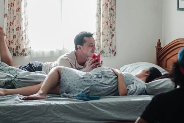 7 Potret Mesra Ariel Tatum dan Nicholas Saputra di Sayap Sayap Patah - Hits Katadata.co.id