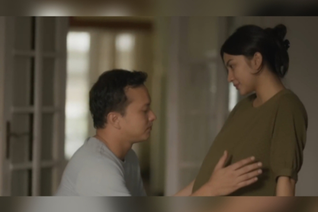 7 Potret Mesra Ariel Tatum dan Nicholas Saputra di Sayap Sayap Patah - Hits Katadata.co.id