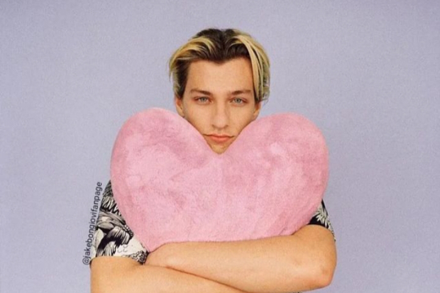 10 Fakta Jake Bongiovi, Pacar Millie Bobby Brown yang Sekarang - Hits ...