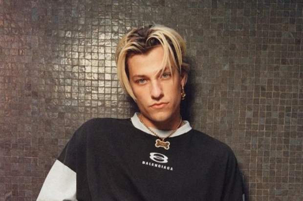 10 Fakta Jake Bongiovi, Pacar Millie Bobby Brown yang Sekarang - Hits ...