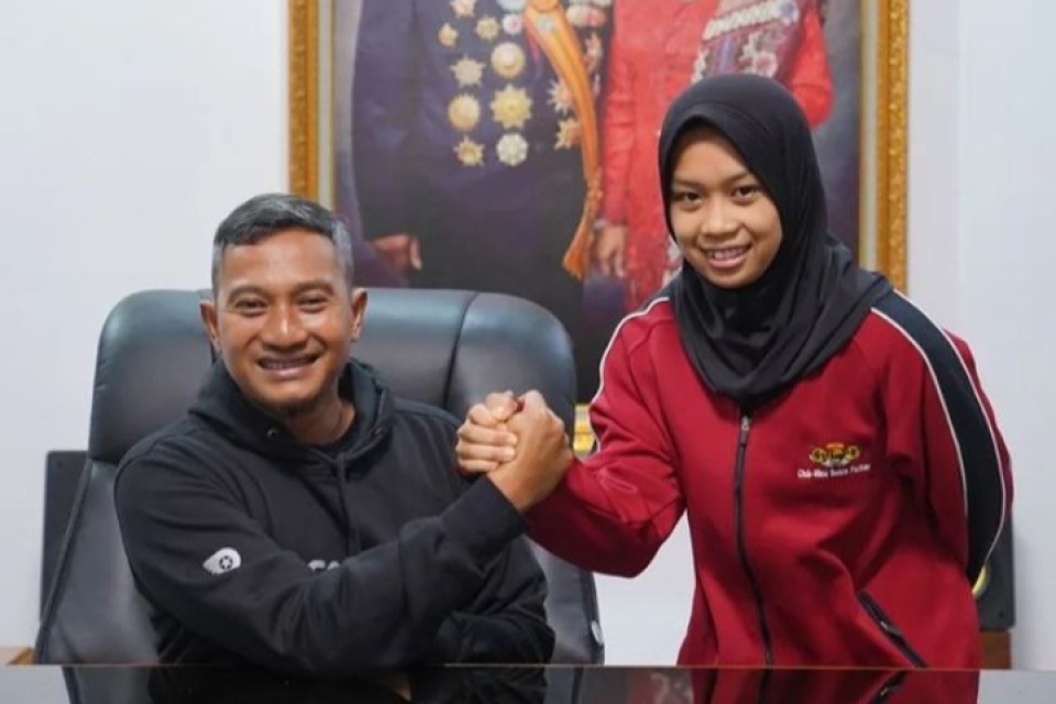 Profil dan Biodata Luluk Diana: Umur, Prestasi, IG, Atlet Angkat Besi - Hits Katadata.co.id