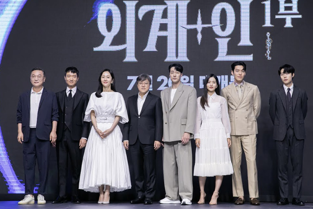 10 Potret Akrab Kim Tae Ri dan Kim Woo Bin di Presscon Film Alienoid ...