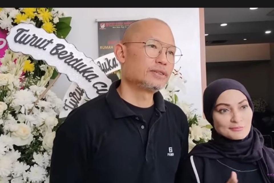 Keluarga Ungkap Alasan Makam Rima Melati Tak Satu Liang dengan Suami ...