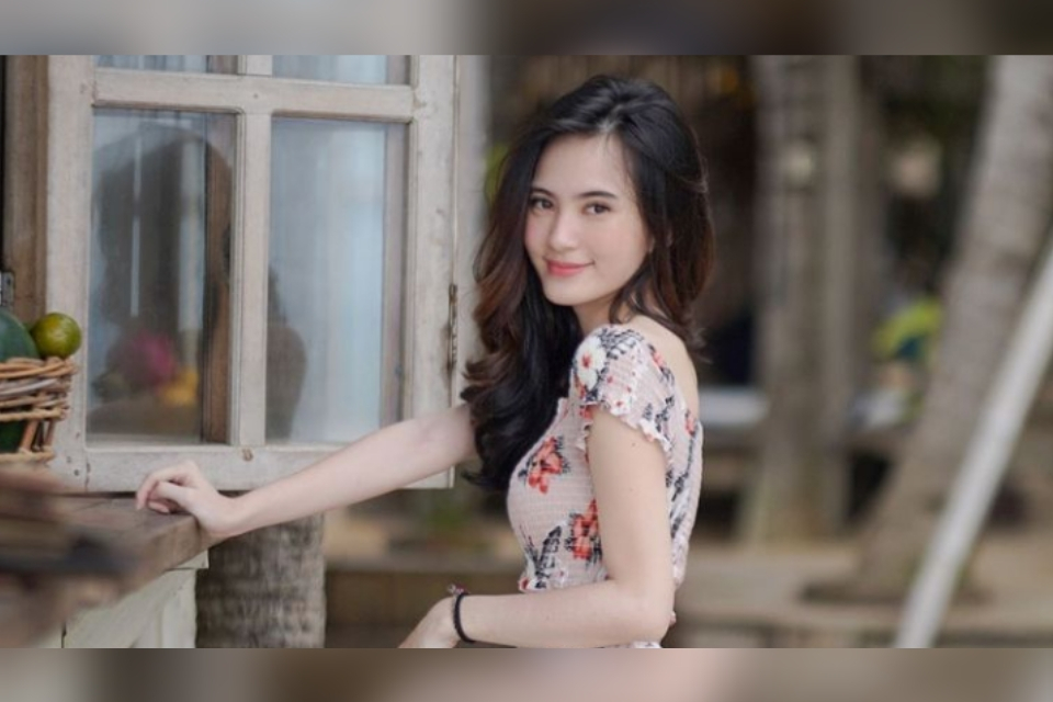 Profil dan Biodata Vivi Novika: Agama, Umur, Karier, Film, Pacar, IG ...