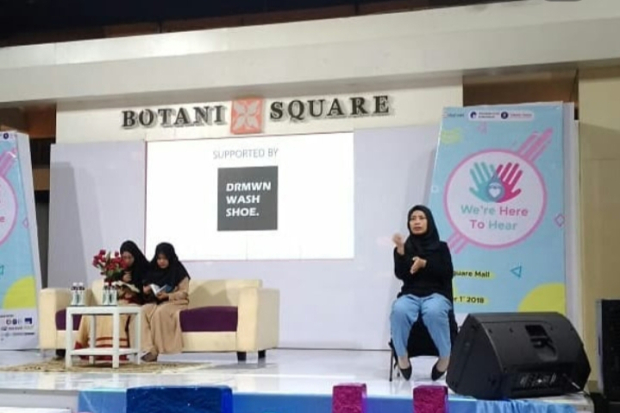 Profil dan Biodata Winda Utami, Juru Bahasa Isyarat HUT RI yang Viral - Hits Katadata.co.id