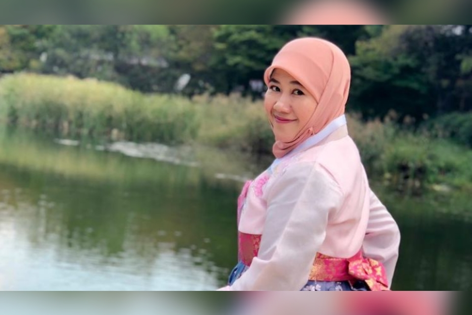 Profil dan Biodata Asma Nadia: Buku, Film, Penulis Baru Ikatan Cinta - Hits Katadata.co.id