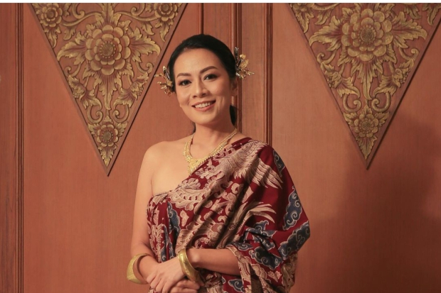 Profil dan Biodata Dee Lestari: Agama, Suami, Buku, Lagu, Prestasi, IG ...