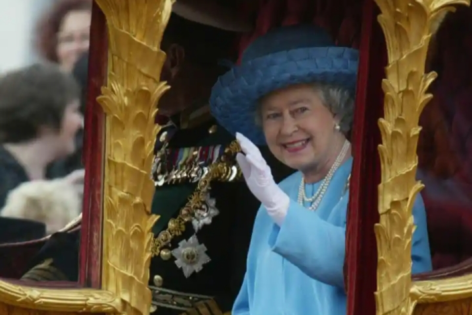 26 Potret Ratu Elizabeth dari Masa ke Masa, Ada Pose sama Putri Diana ...