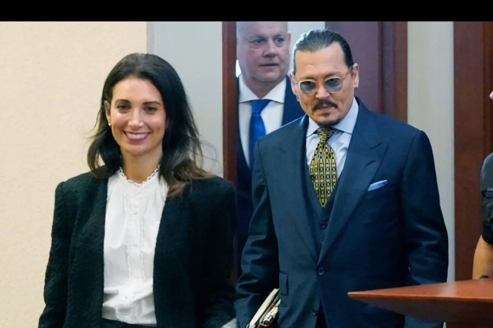 Johnny Depp Pacaran dengan Pengacara Joelle Rich yang Masih Bersuami ...
