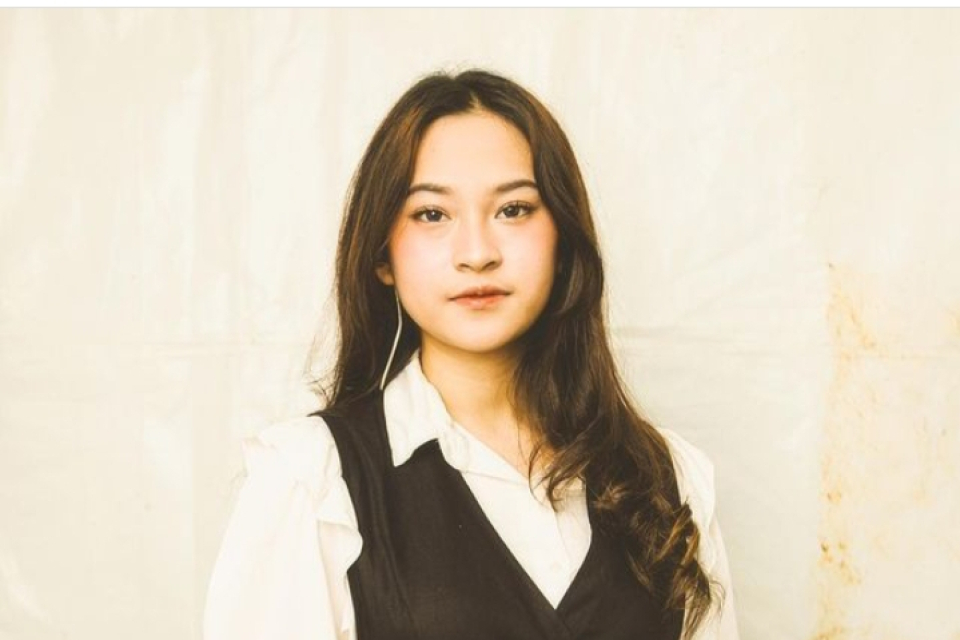 Profil dan Biodata Raissa Anggiani: Agama, Umur, Keluarga, Lagu, IG - Hits Katadata.co.id