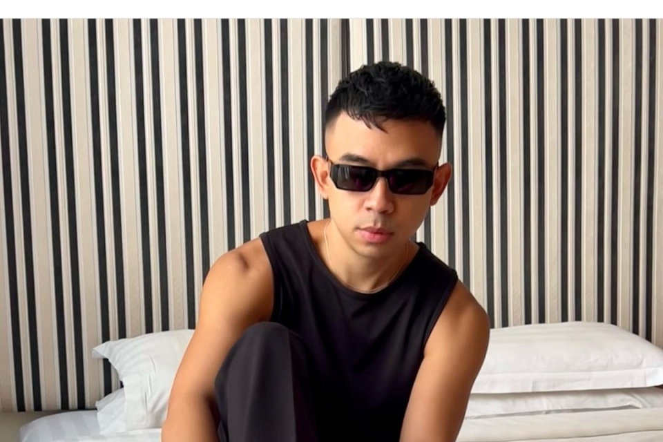 Fakta Menarik dan Makna Lirik Lagu Swipe - ALYPH, Viral di TikTok ...