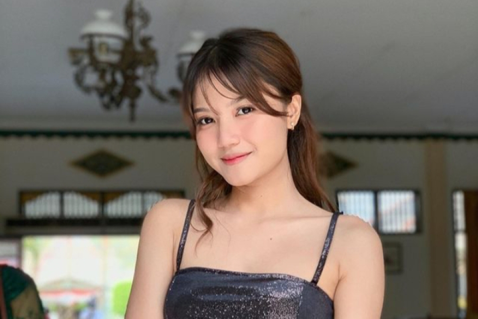 Profil dan Biodata Mirriam Eka: Agama, Umur, Calon Istri Julian Jacob - Hits Katadata.co.id