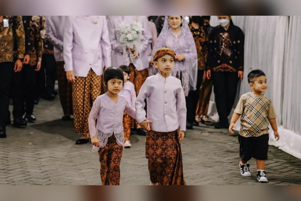 6 Momen Lucu Keponakan Kaesang Pangarep di Nikahan, Jan Ethes Jubir - Hits Katadata.co.id