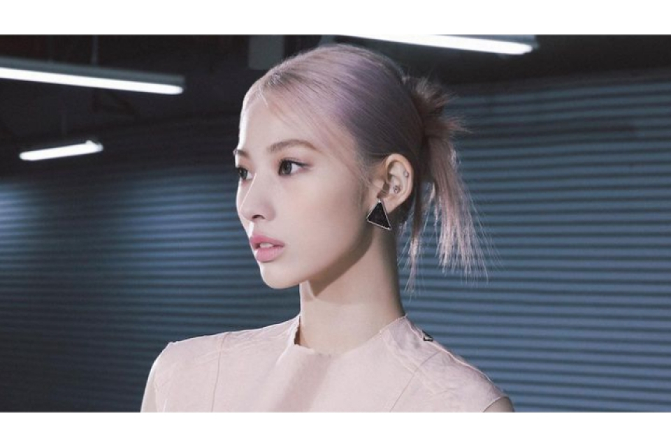 JYP Hapus Ratusan Foto Jinni eks NMIXX dari IG Bikin Fans Curiga - Korea Katadata.co.id