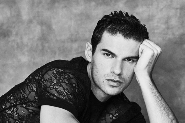 10 Fakta Paul Forman, Pemain Baru Emily in Paris Season 3 - Hits ...