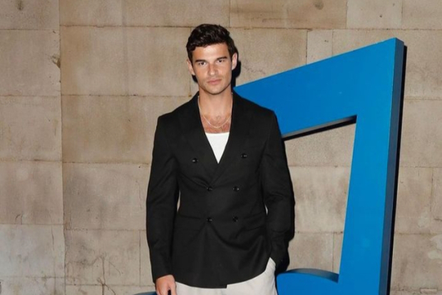 10 Fakta Paul Forman, Pemain Baru Emily in Paris Season 3 - Hits ...