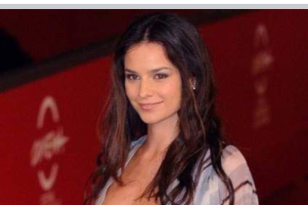 10 Fakta Katy Louise Saunders, Disebut Pacar Song Joong Ki - Hits ...