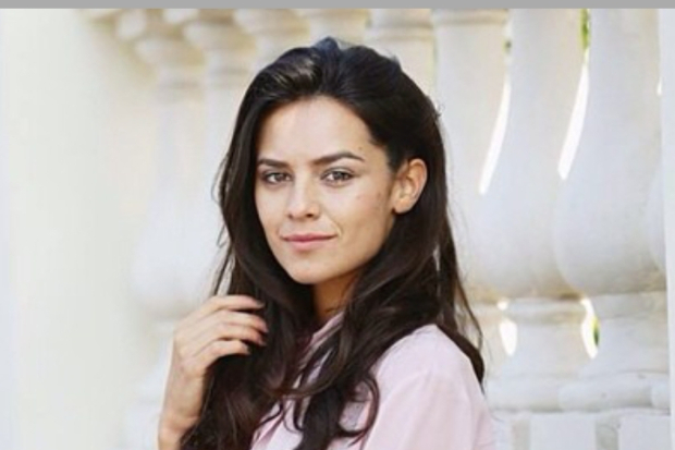 10 Fakta Katy Louise Saunders, Disebut Pacar Song Joong Ki - Hits ...